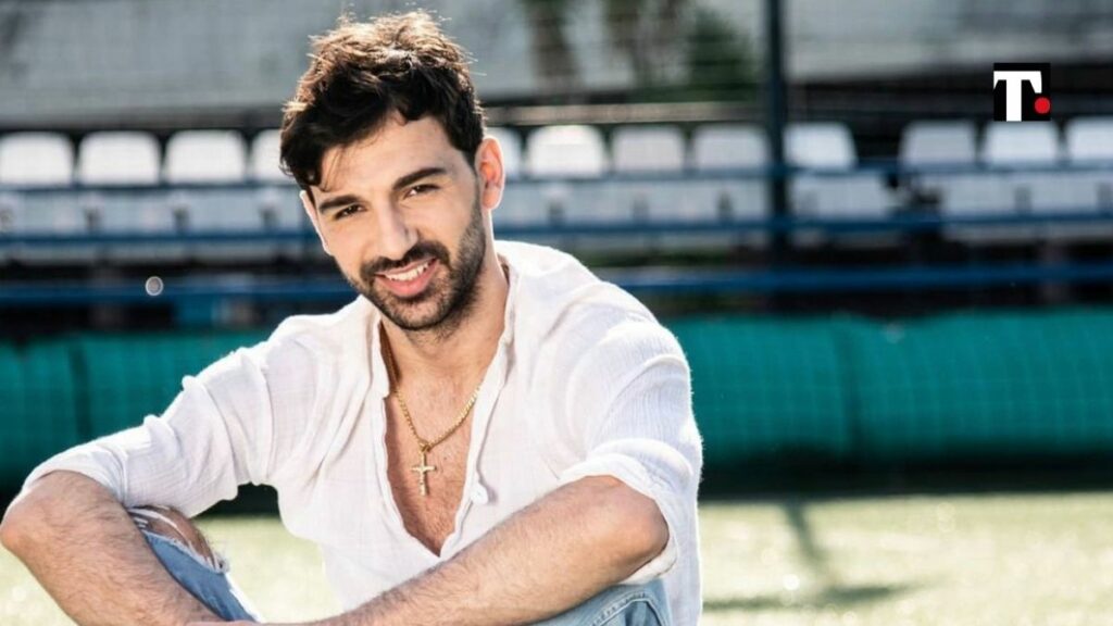 Raimondo Todaro al mare dopo il gossip Eurovision
